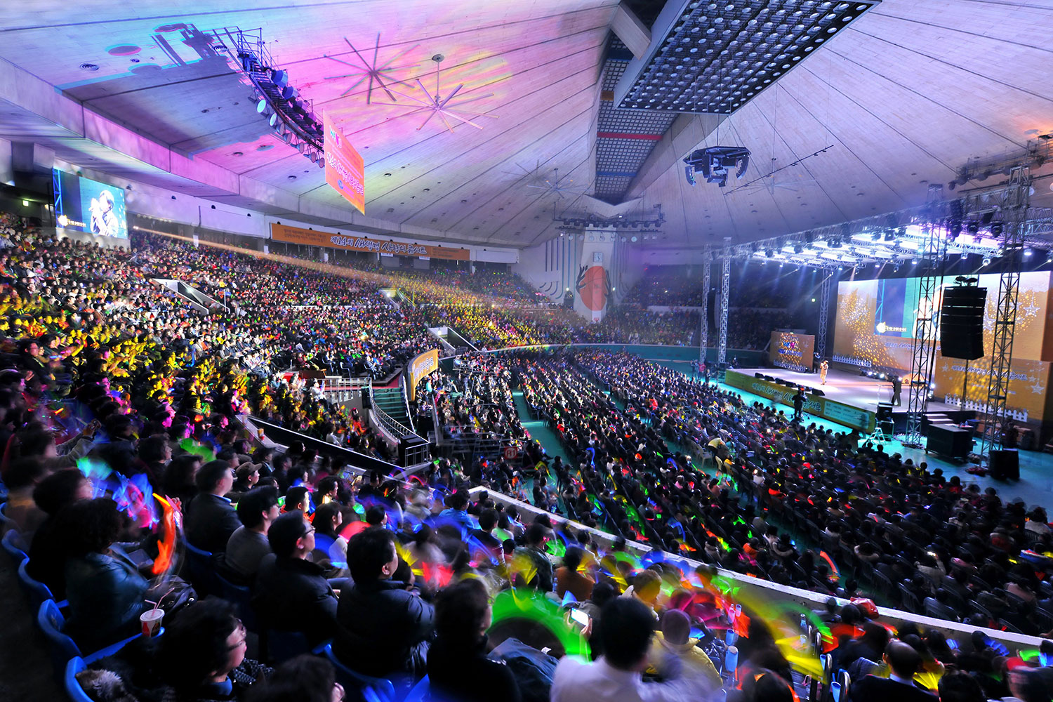 Sing a Song of Love Together for Humankind - New Life Concert